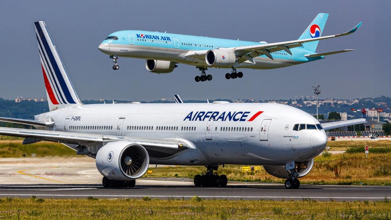 Is it true that the Airbus A350-900 is more powerful than the 777-200ER?