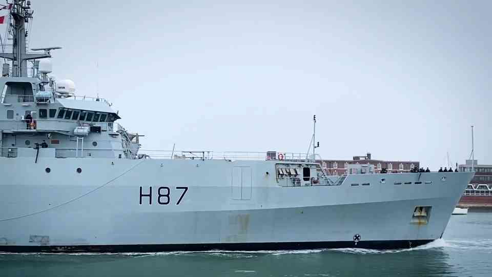 This is HMS Echo returning to Portsmouth