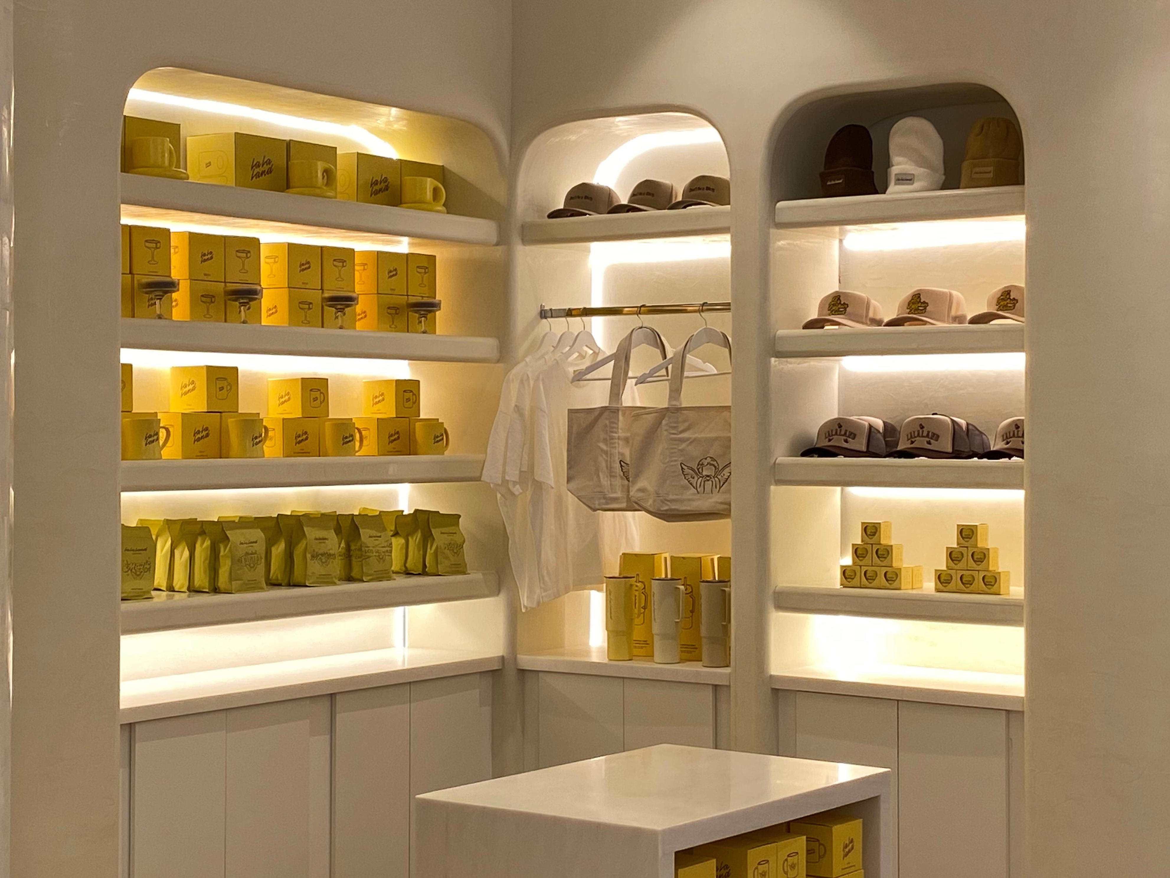 This chain with lines around the block opened another Phoenix location