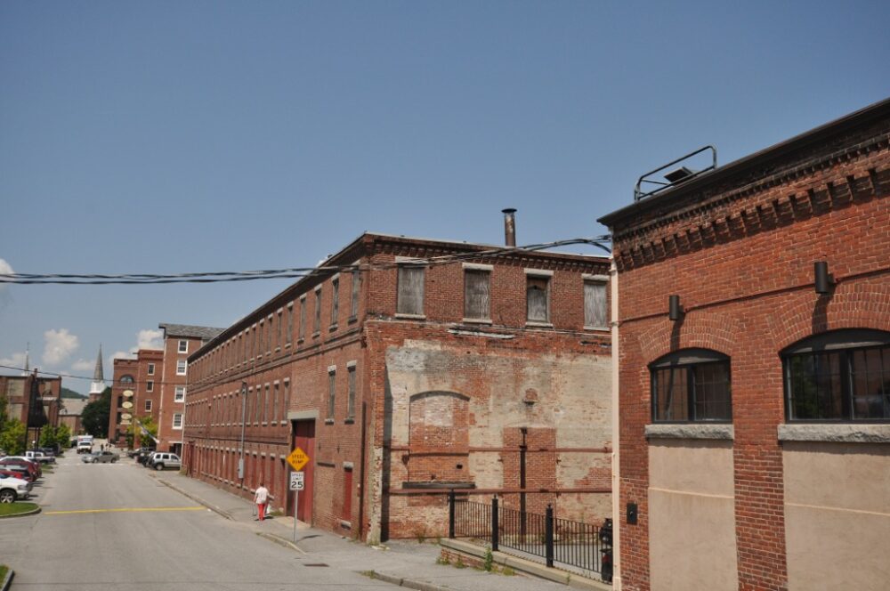 10 operating paper mills in the US you can visit to see paper made from ...