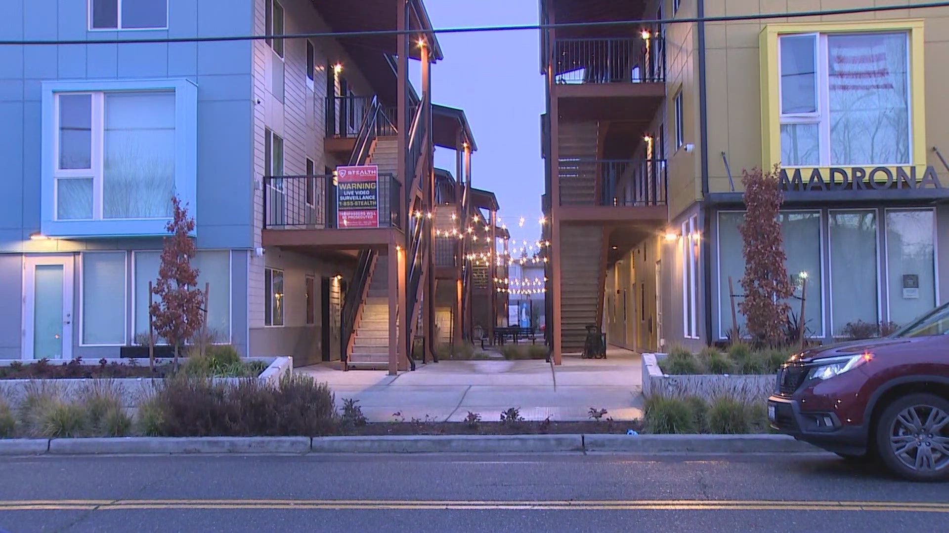 Breaking: SWAT team investigating Edmonds apartment