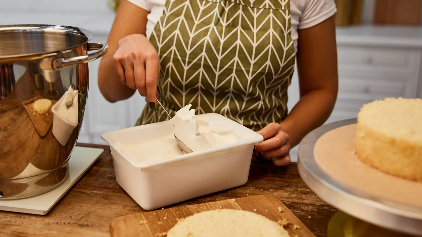 Easy one bowl cakes that taste straight out of a bakery