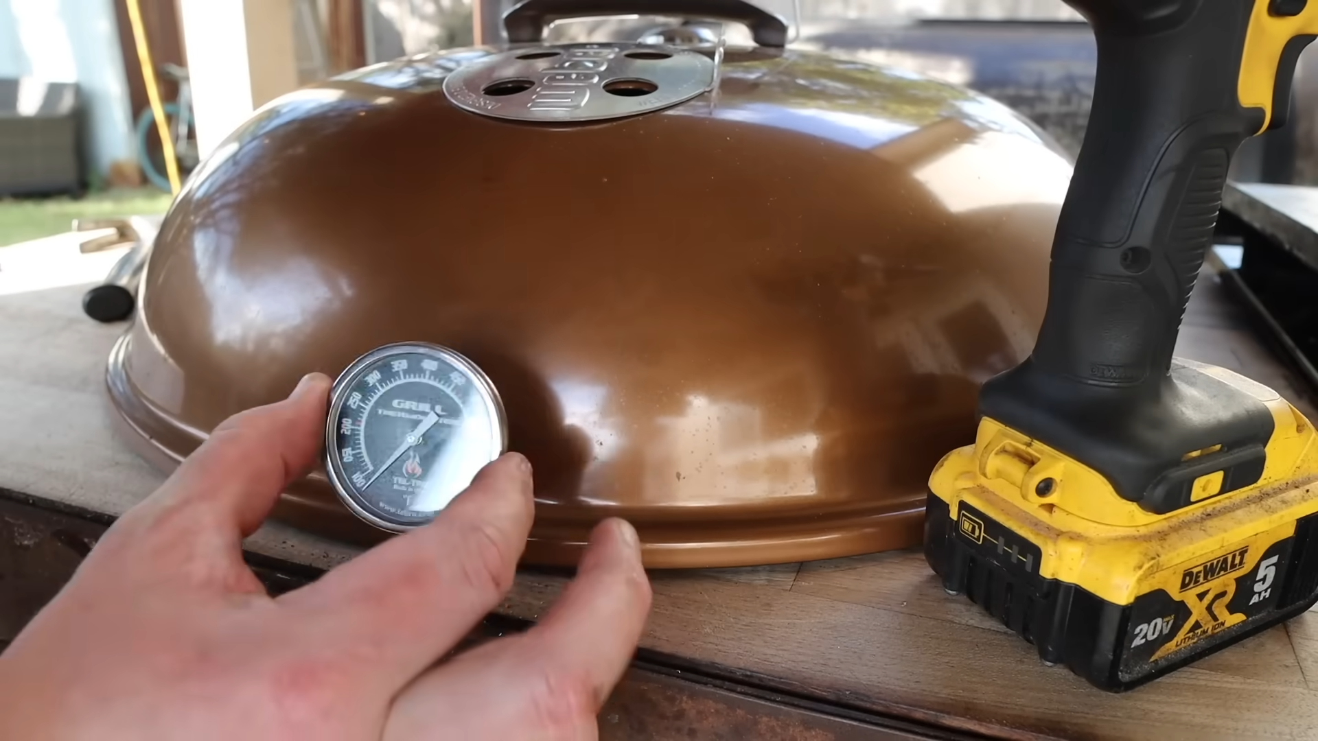 Turn your Weber into a real smoker
