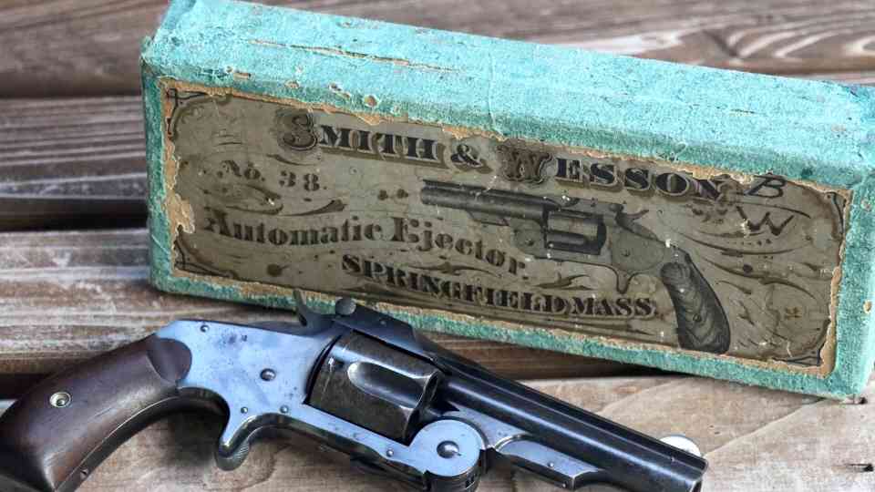What kind of guns were used by lawmen in the Wild West?