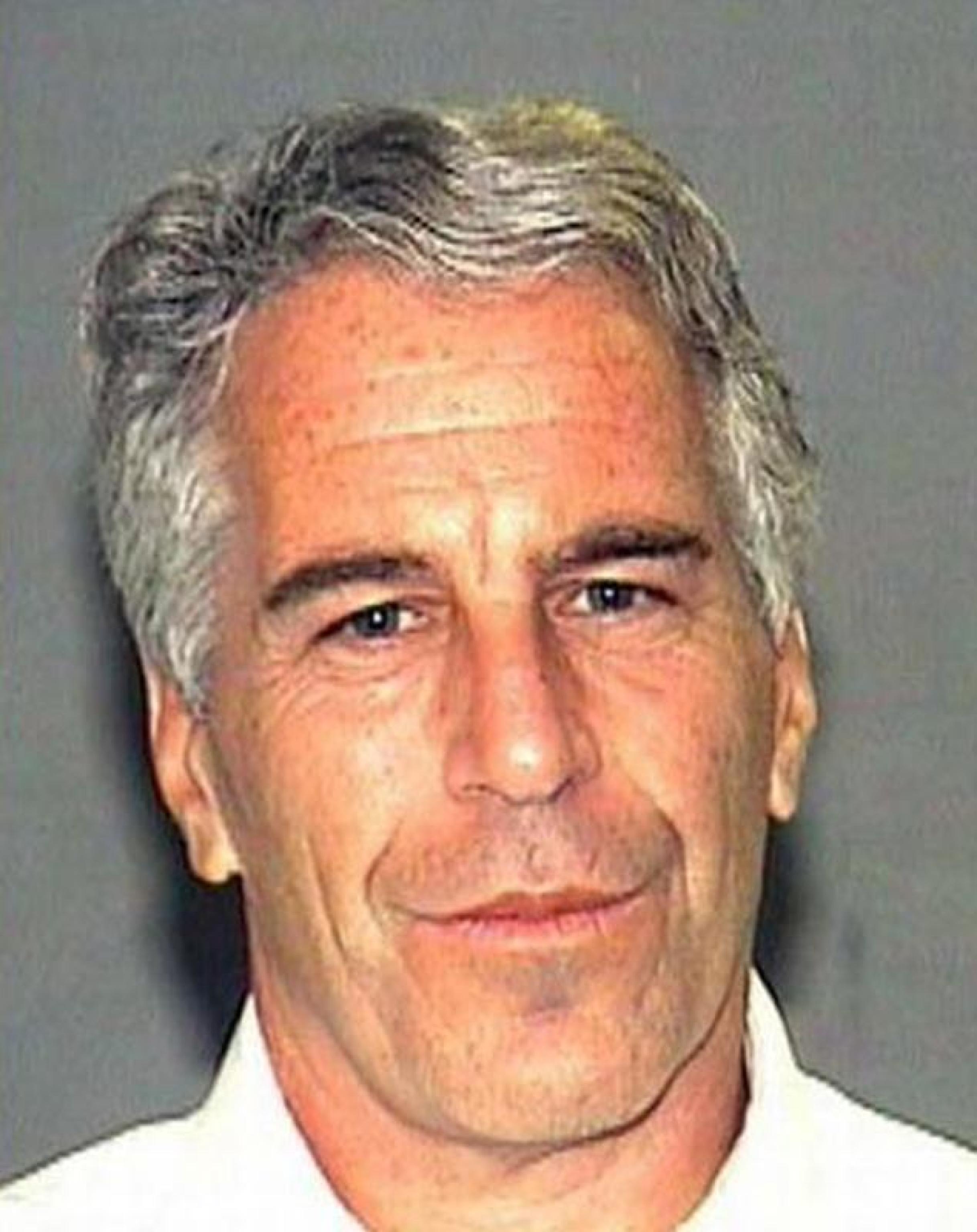 Su TMZ le foto di Epstein morto in cella