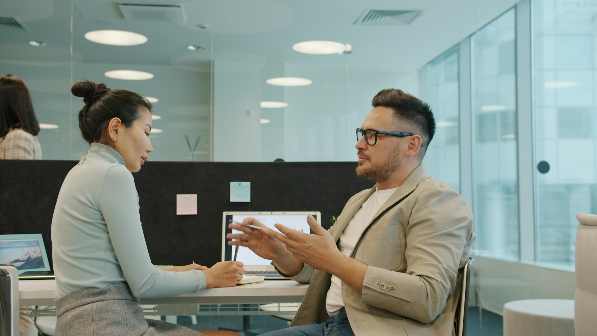 12 office Canadian habits that make your coworkers dislike you