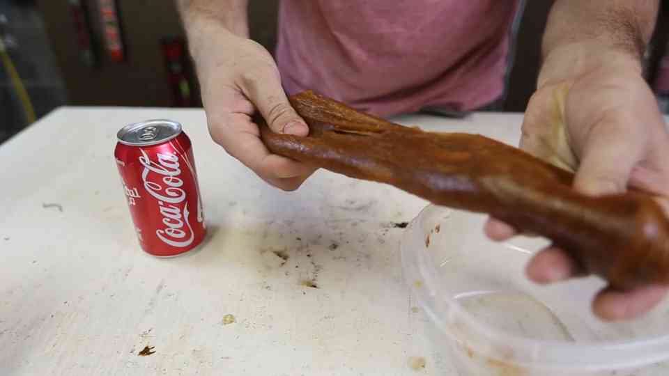 This is the most satisfying DIY slime... Coca-Cola edition