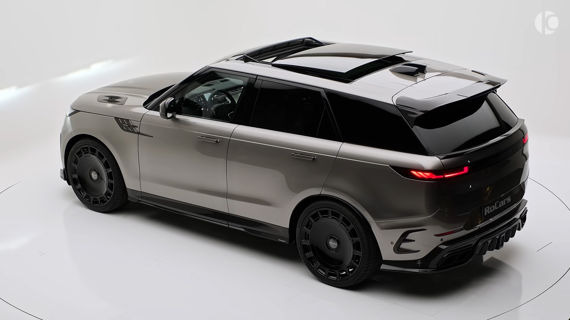 Luxury meets performance in the new Range Rover Sport