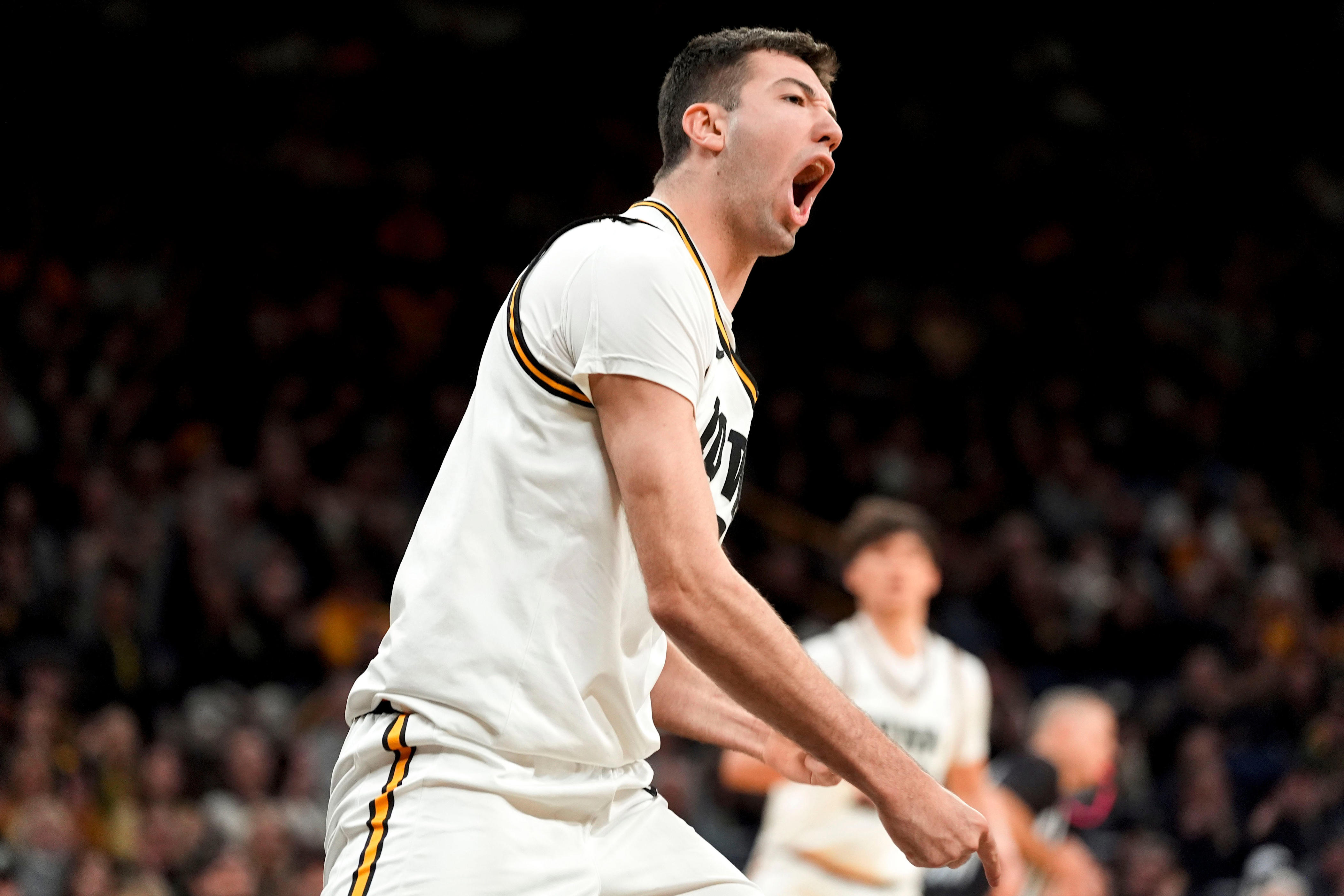Iowa basketball vs. Washington: Big Ten betting odds, prediction