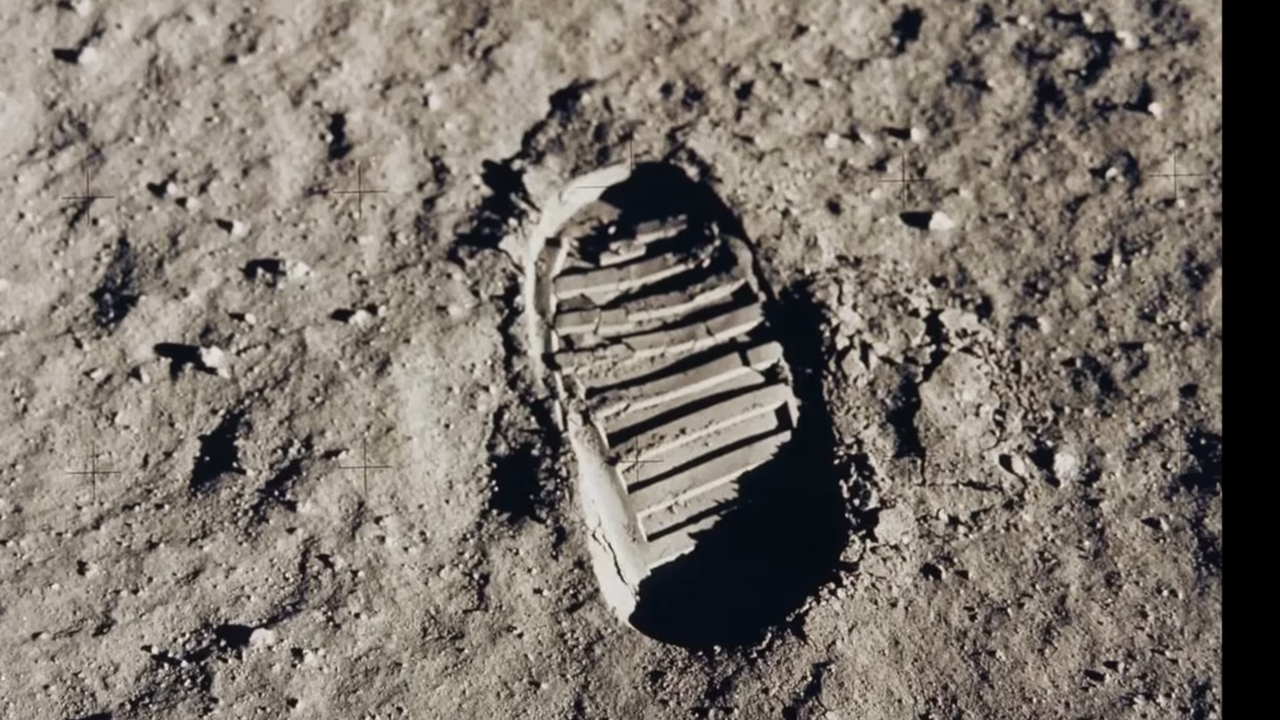 What people get wrong about these moon landing photos