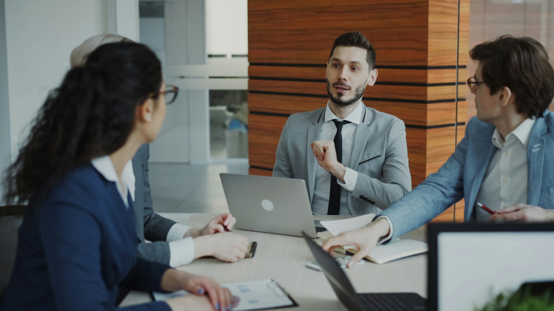 12 office Canadian habits that make your coworkers dislike you