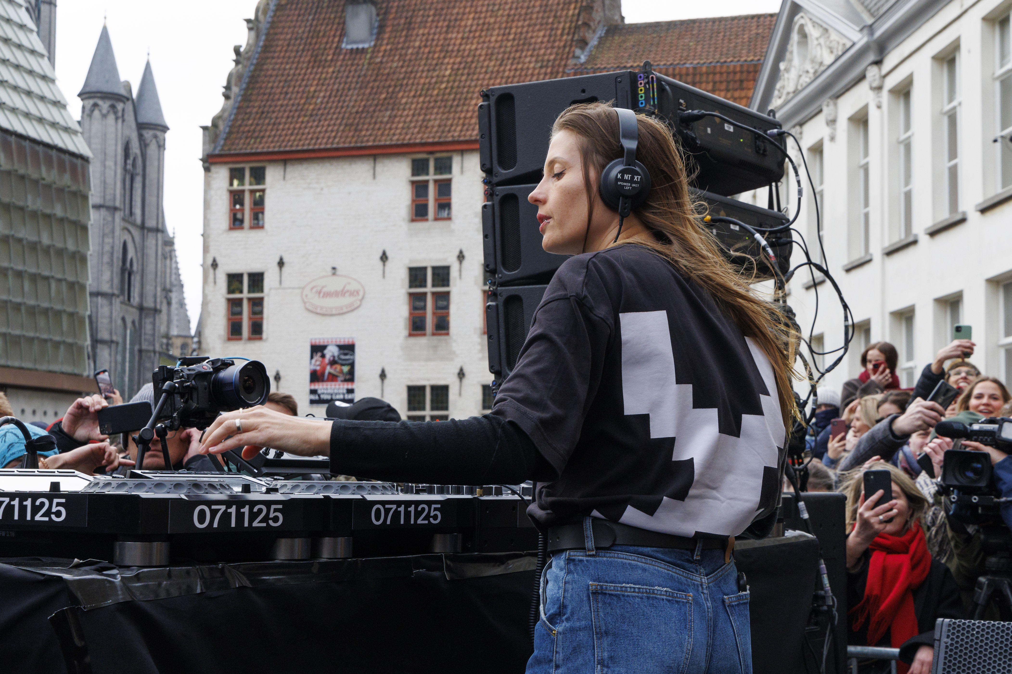 Mia's - MIA voor "Dance" gaat voor het eerst naar Charlotte de Witte