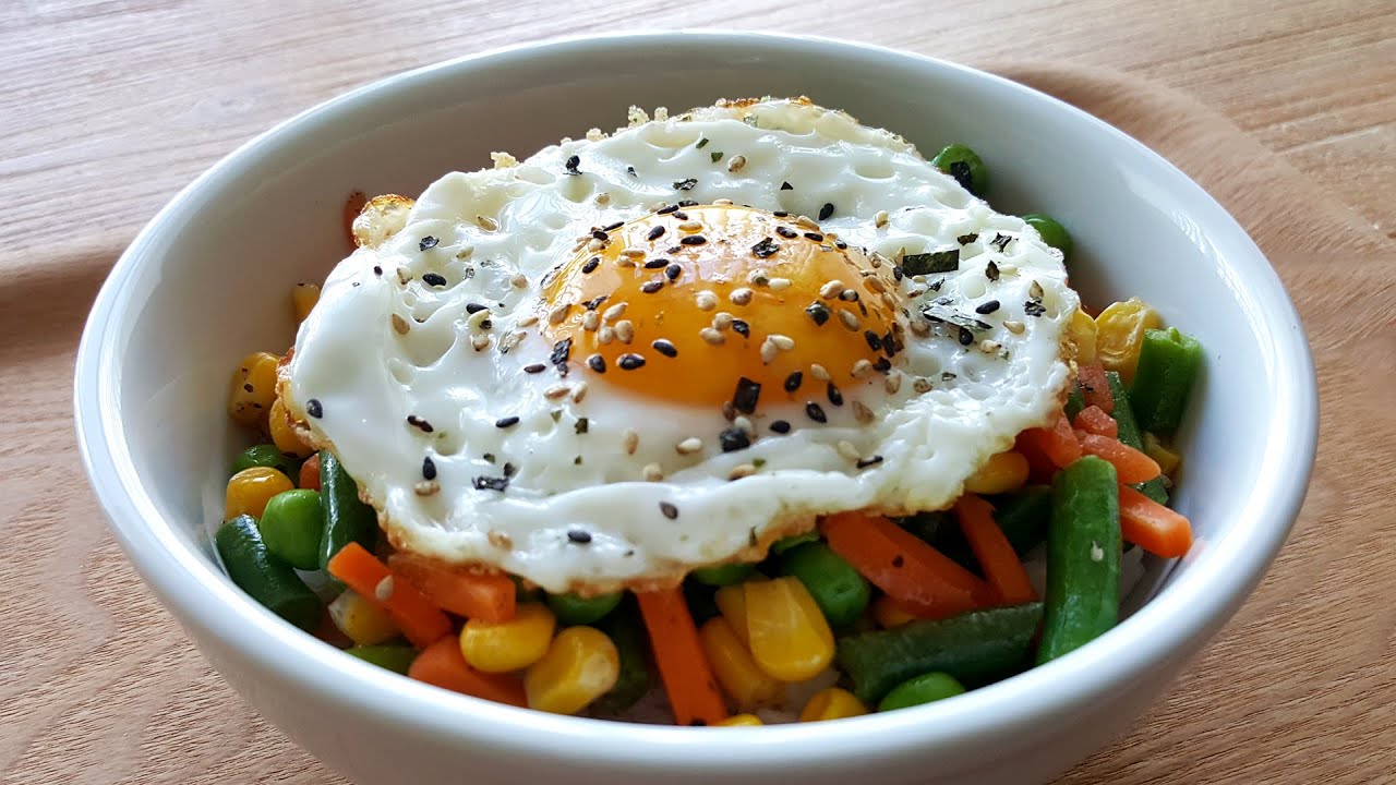 10-minute eggs & veggies rice bowl: Easy breakfast recipe!