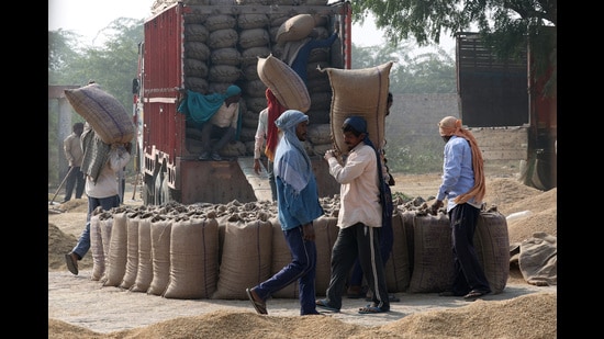 Storage shortage: Punjab millers move shelled rice to other states