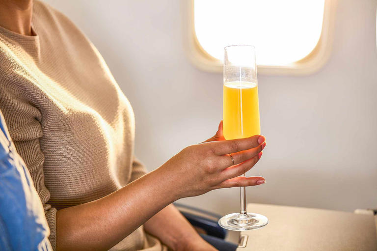 The best cocktails to drink on a plane, according to a professional ...