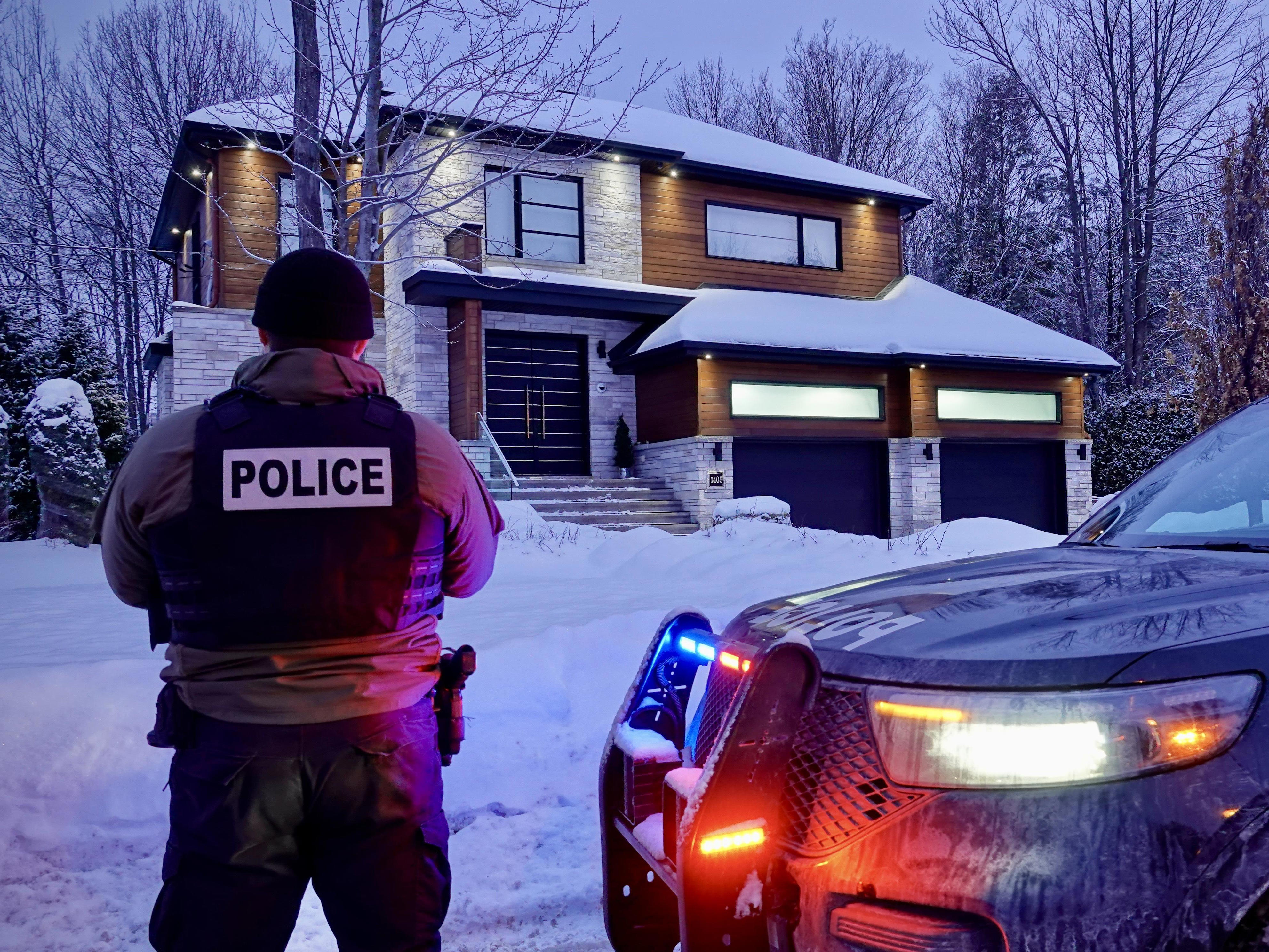 Vaste frappe policière contre le crime organisé au Québec et au Nouveau ...