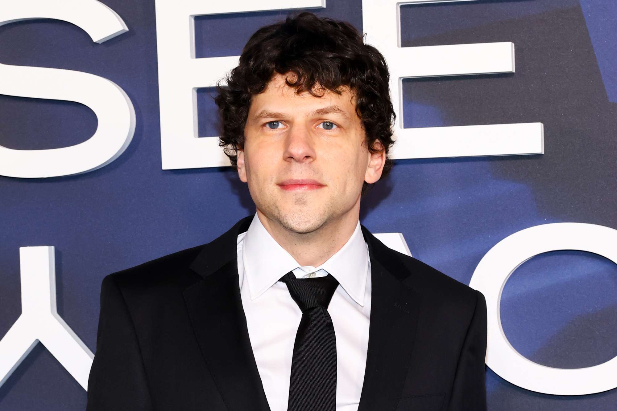 Jesse Eisenberg reveals one hot new book he can't wait to read and the ...