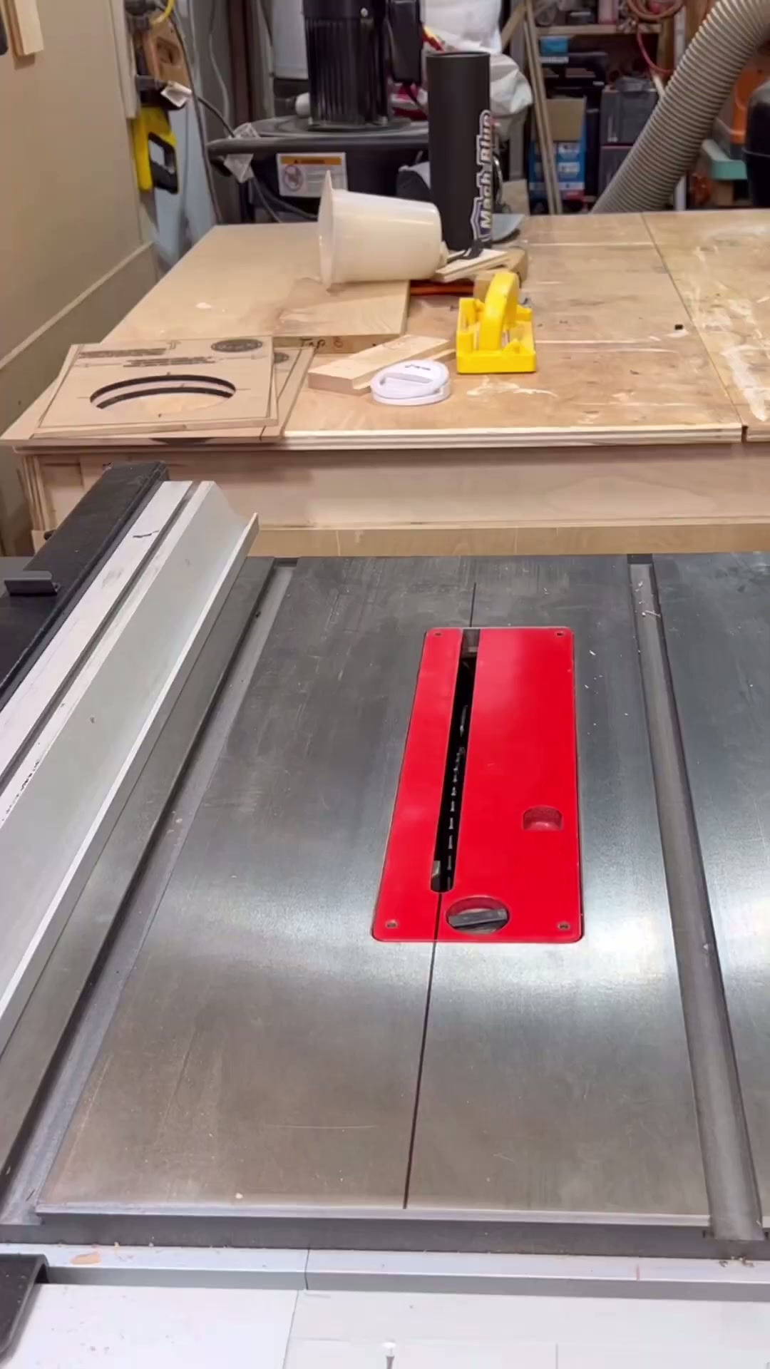 Drawing a line on the tablesaw as a reference mark for accurate angles ...