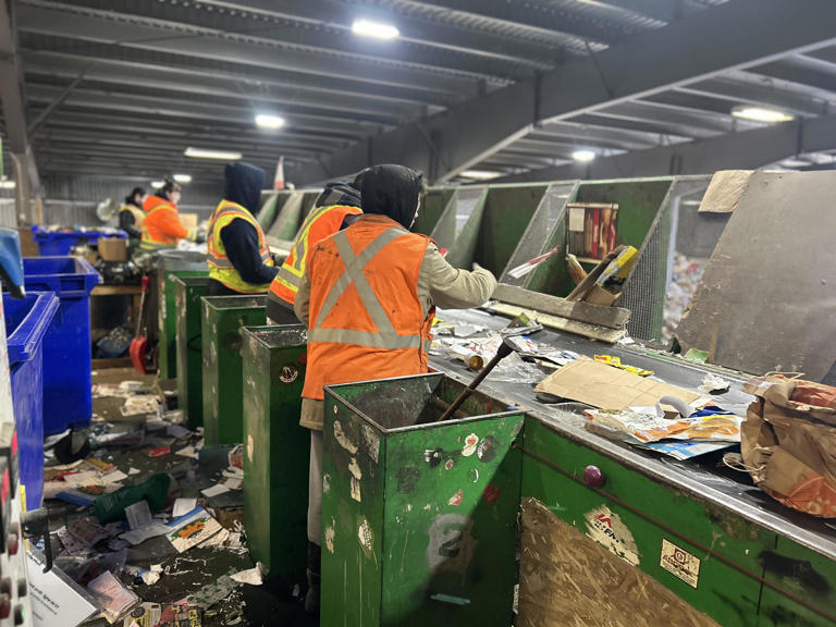 Des dizaines d’emplois menacés dans des centres de tri des matières ...