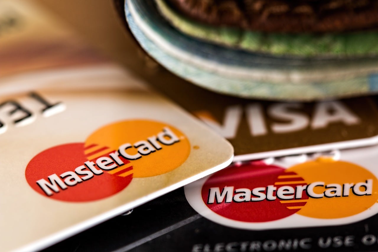 Addio Visa e Mastercard? Il nuovo servizio di pagamento arriva in Italia