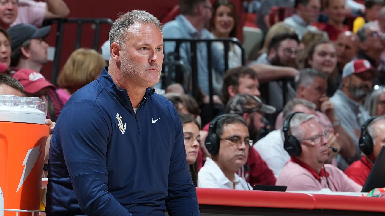 Bobby Knight's son Pat resigns from Marian amid staff dispute