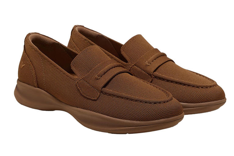 Oprah, Julia Roberts, and my teammates all wear this comfy shoe brand ...