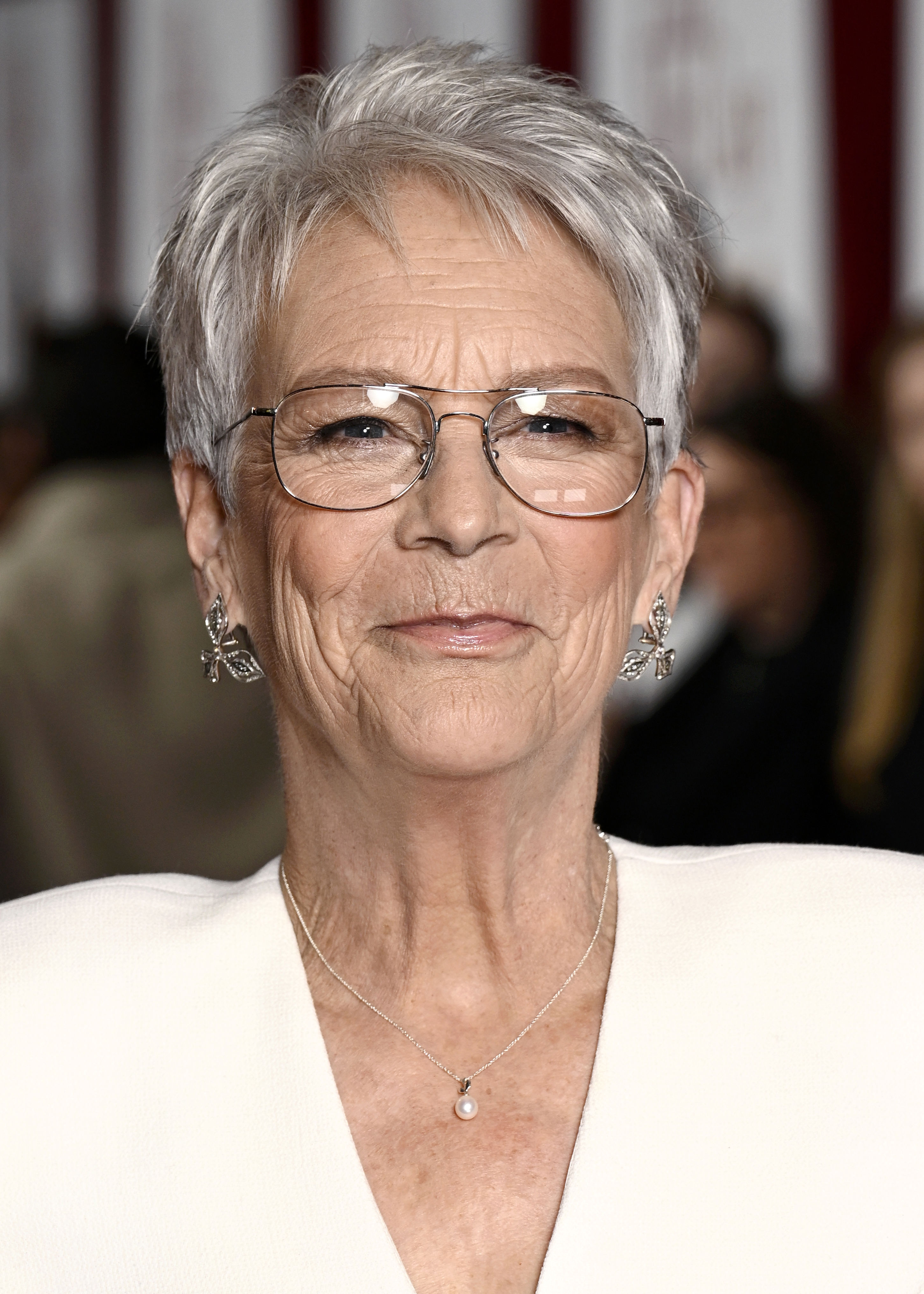 Jamie Lee Curtis celebra 27 años de sobriedad y agradece al actor ...