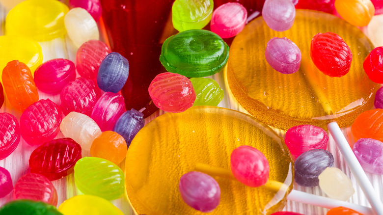 A nearly 100-year-old Chicago candy company files for bankruptcy after ...