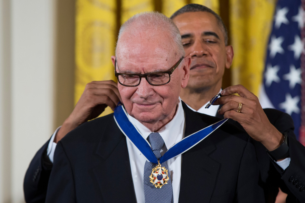 Former Rep. Lee Hamilton of Indiana, congressional overseer of US ...