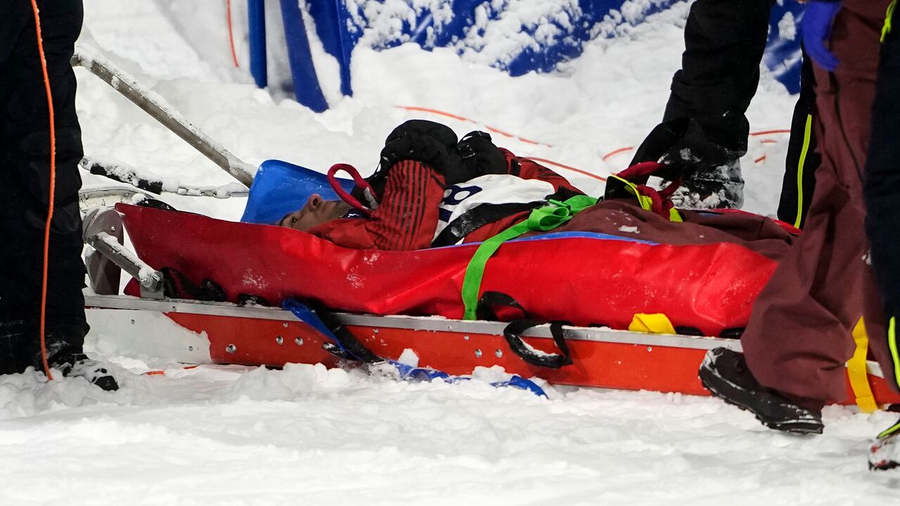 Mark McMorris leaves hill on stretcher after pre-Olympic snowboard crash