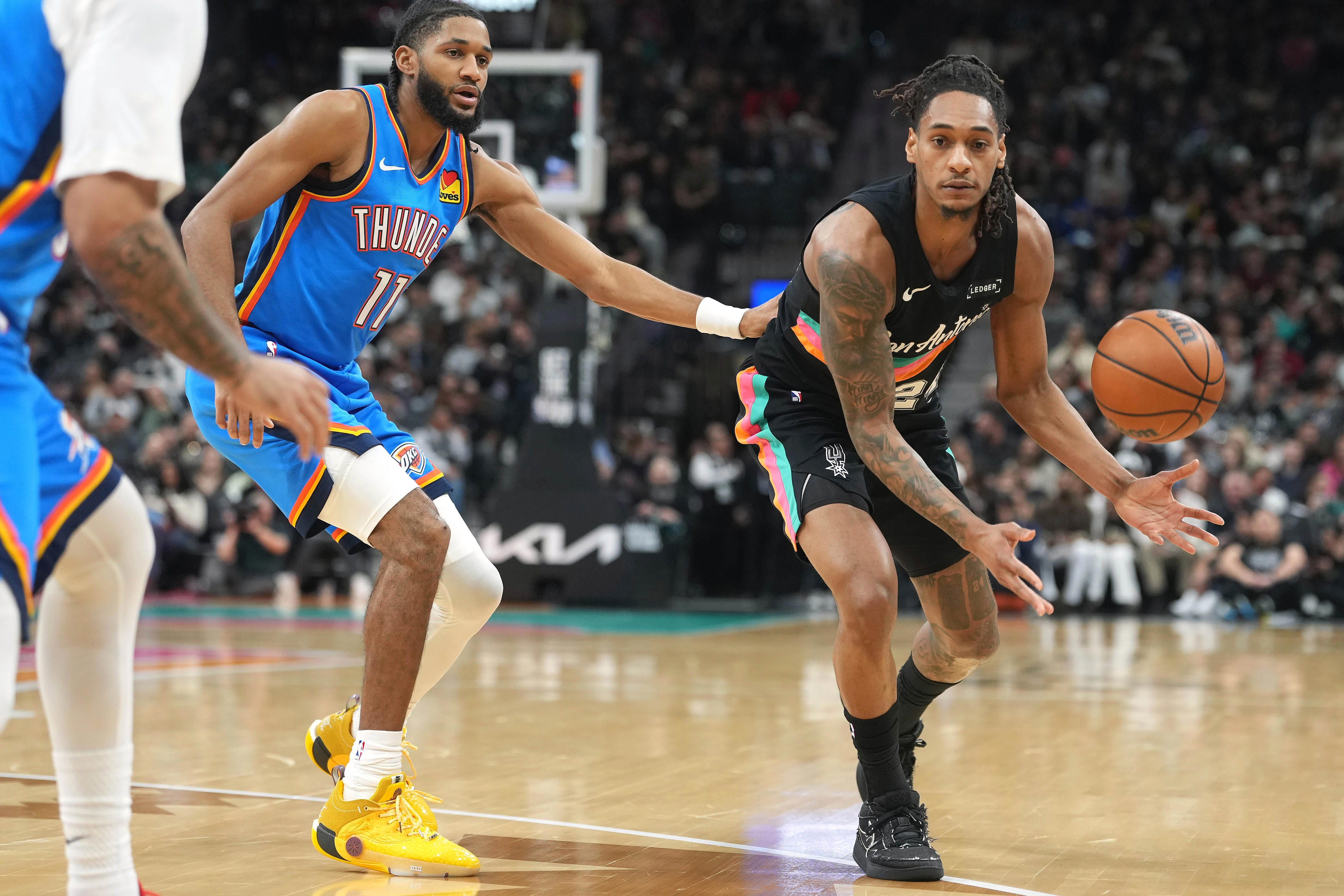 Spurs vs. Thunder: Live updates, highlights for Monday's Game 1