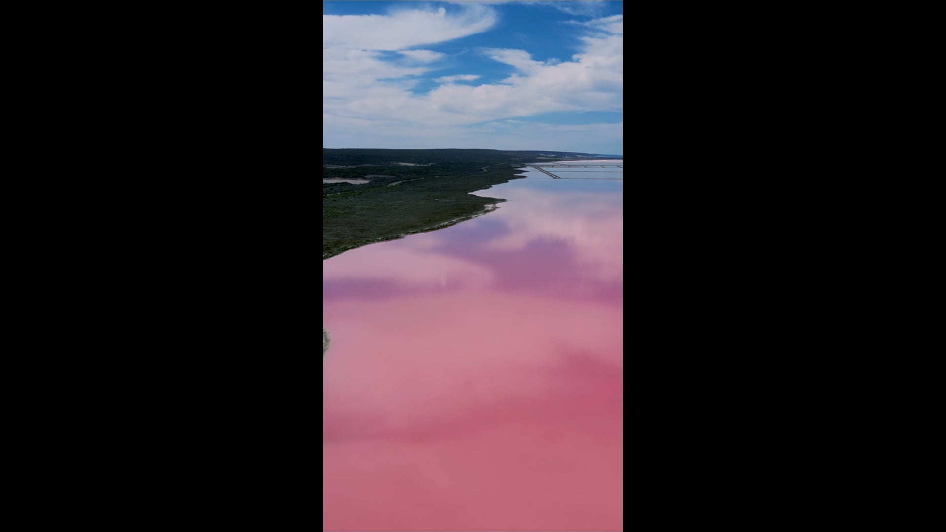 Flyv over Australiens Pink Hutt Lagoon med fortryllende droneudsigt