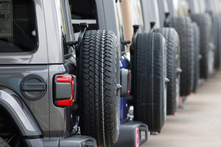 Chrysler recalling over 450,000 Jeep and Ram model vehicles