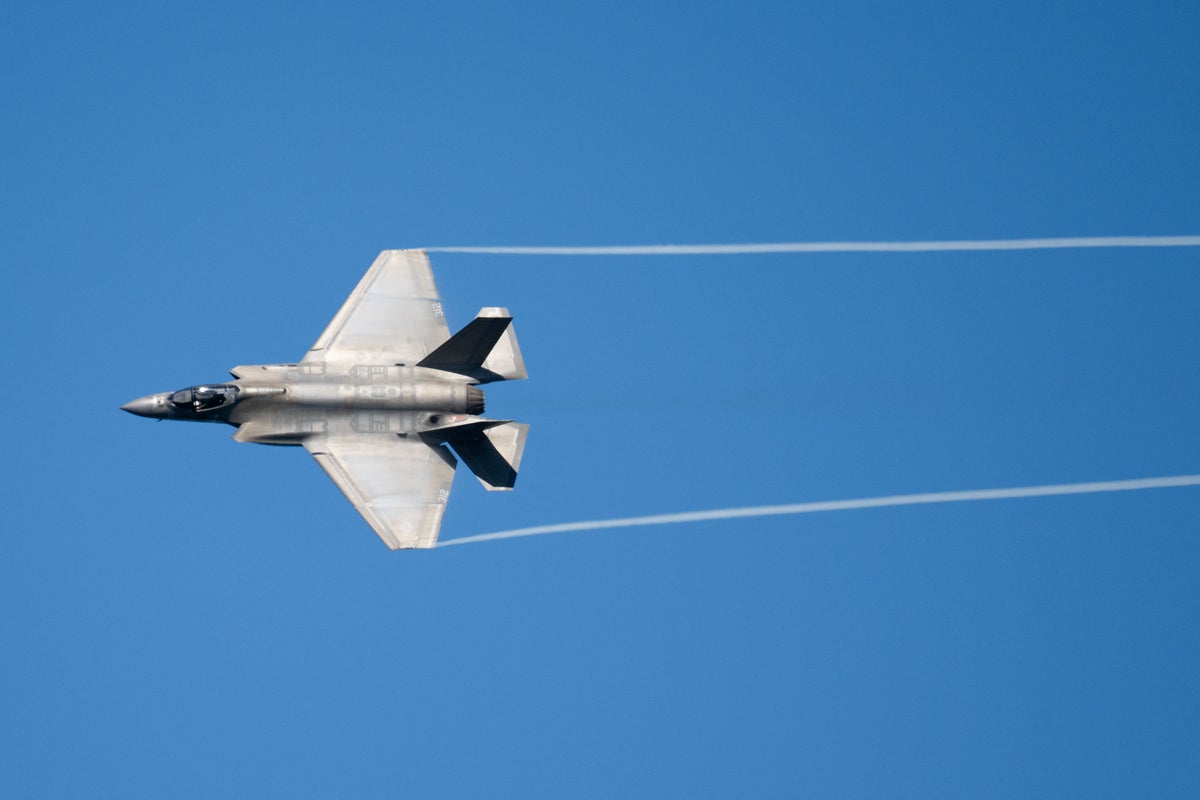 Carney urged to drop US fighter jet contract despite Trump threats