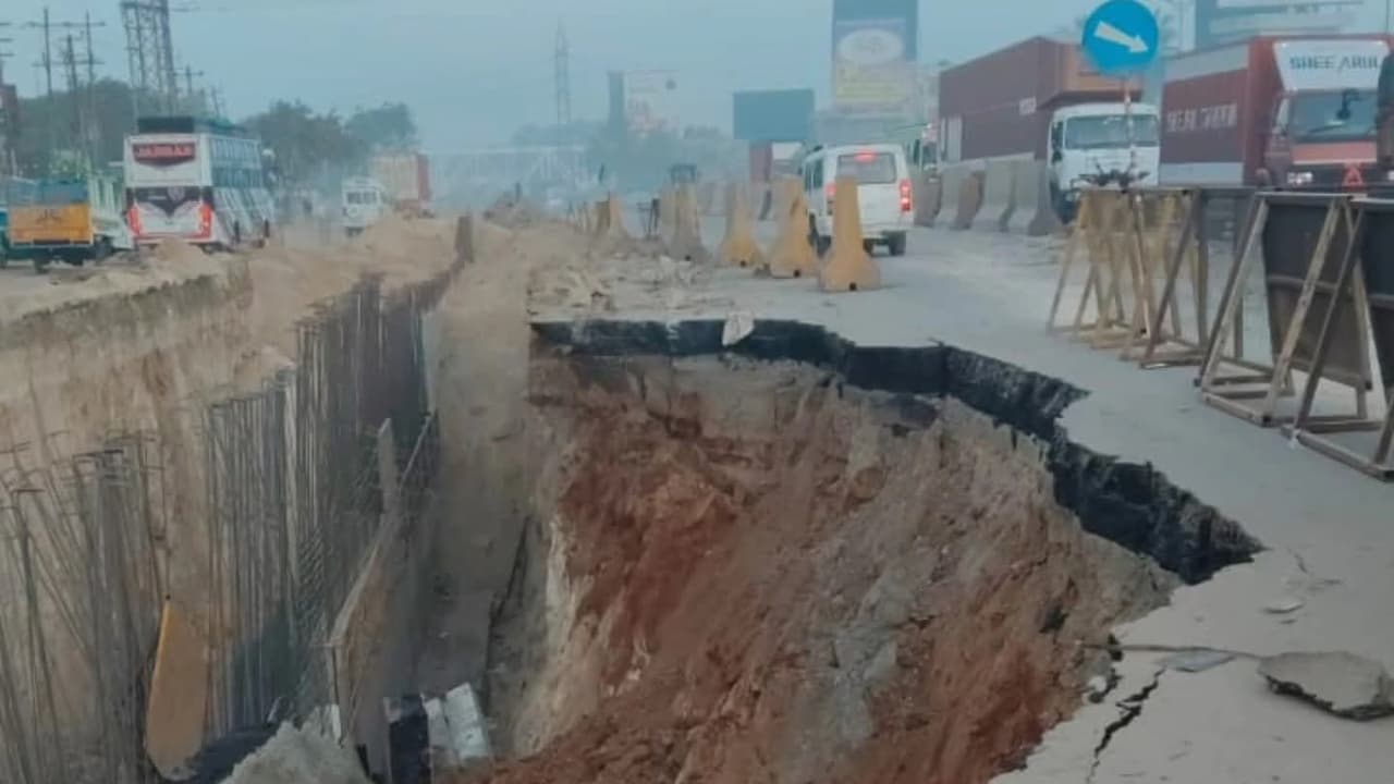 Bengaluru–Hosur highway collapse: Traffic chaos near Chandapura, locals ...