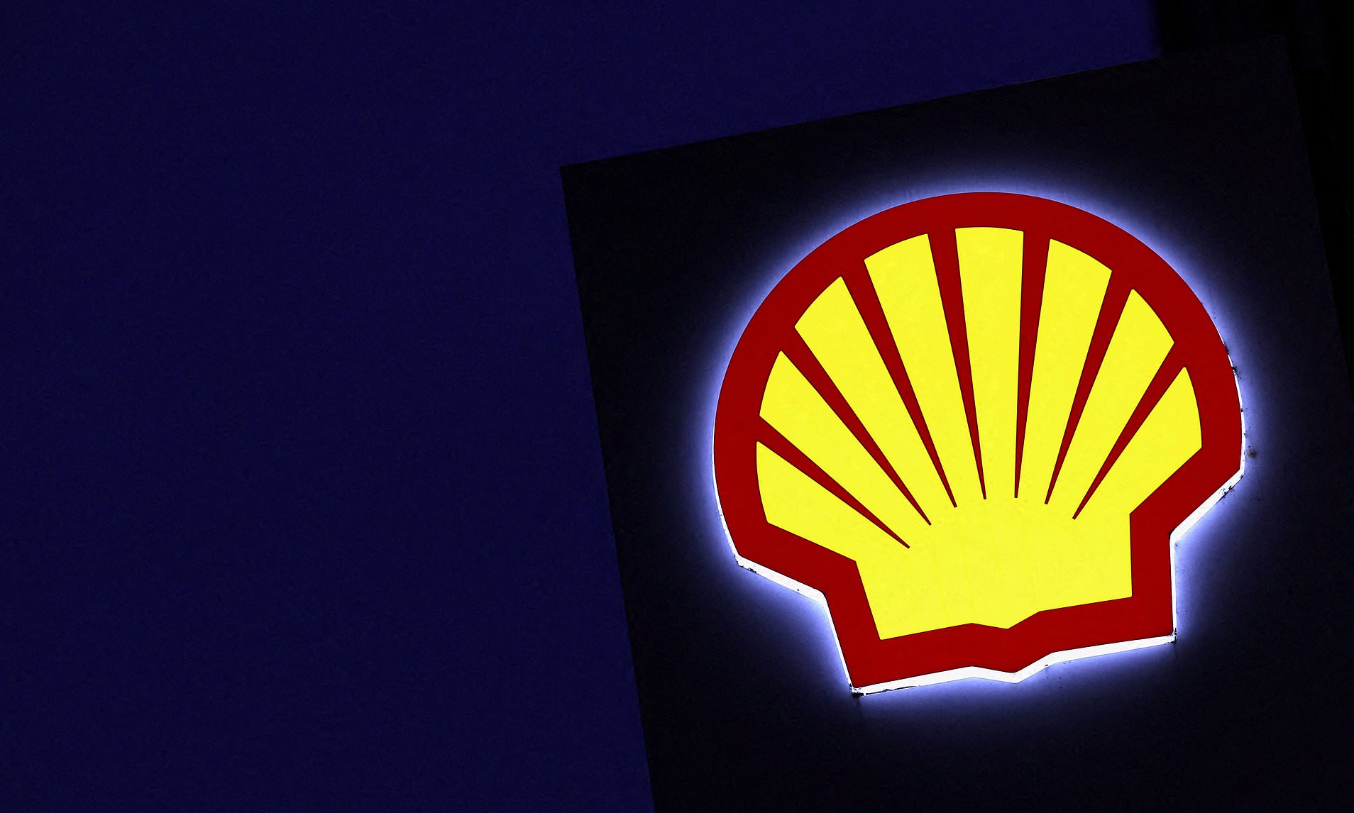 Shell profits fall 11% as soft oil prices hit the bottom line but it ...