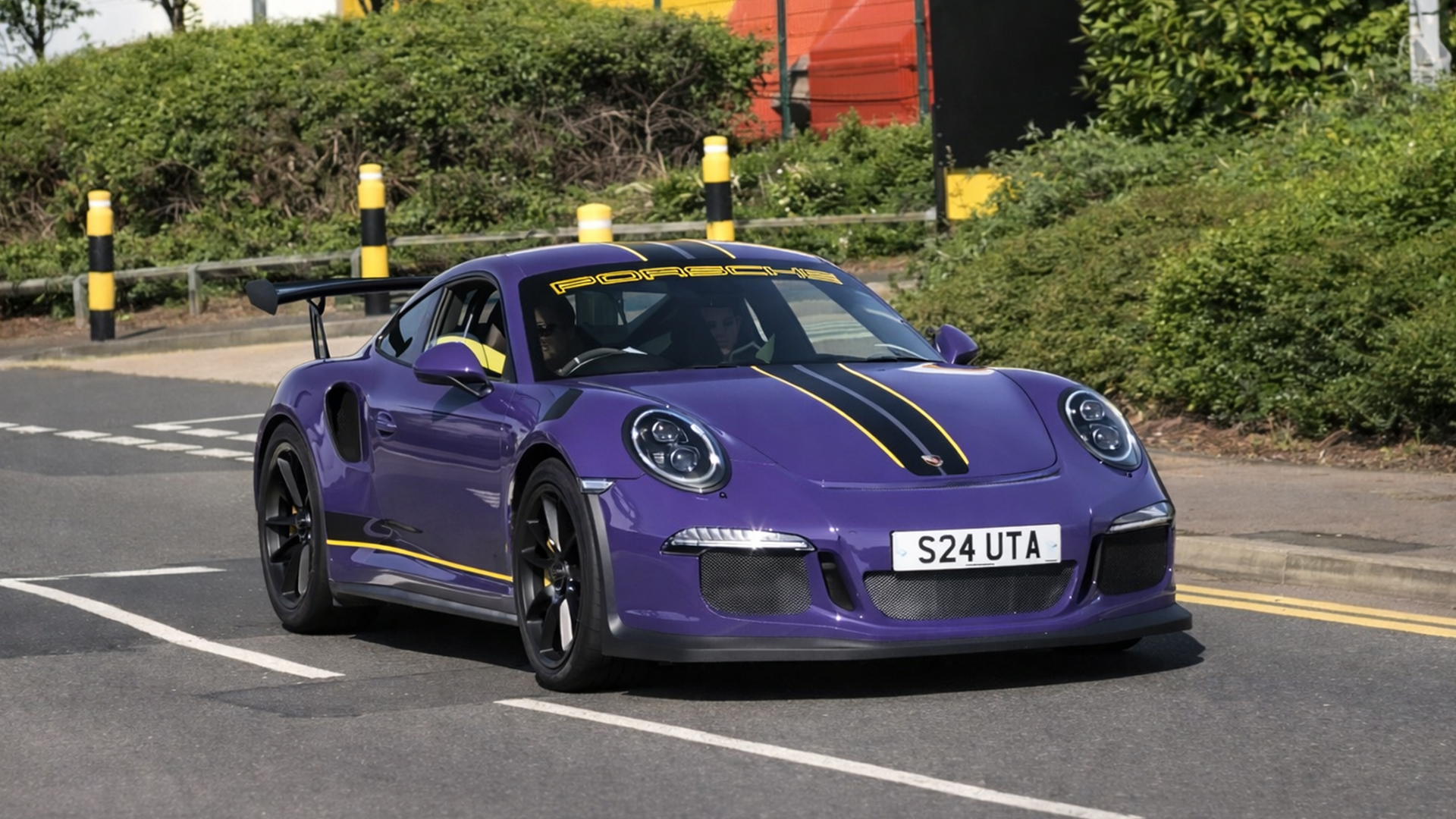 $250,000 Porsche GT3 RS blending into traffic