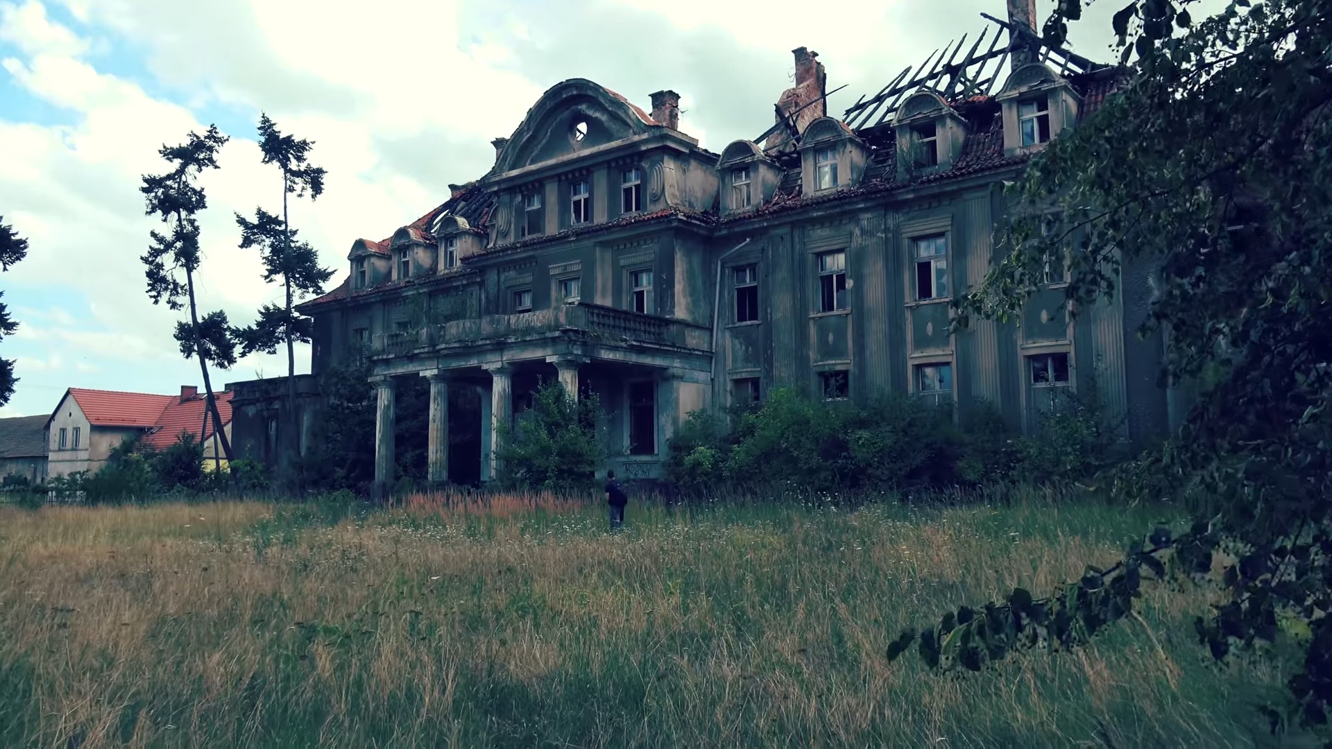 An incredible abandoned palace hidden in a small Polish town
