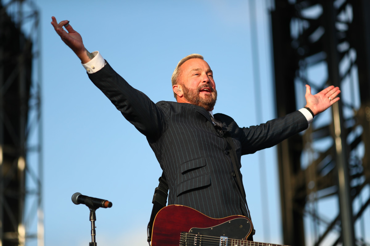 '90s punk rock band announces hometown show before North American tour