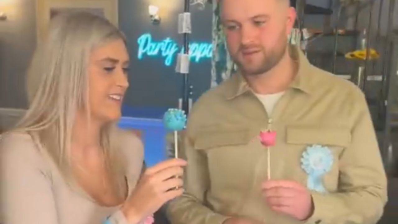 Parents-to-be come up with cute cake pops idea to reveal the gender of ...