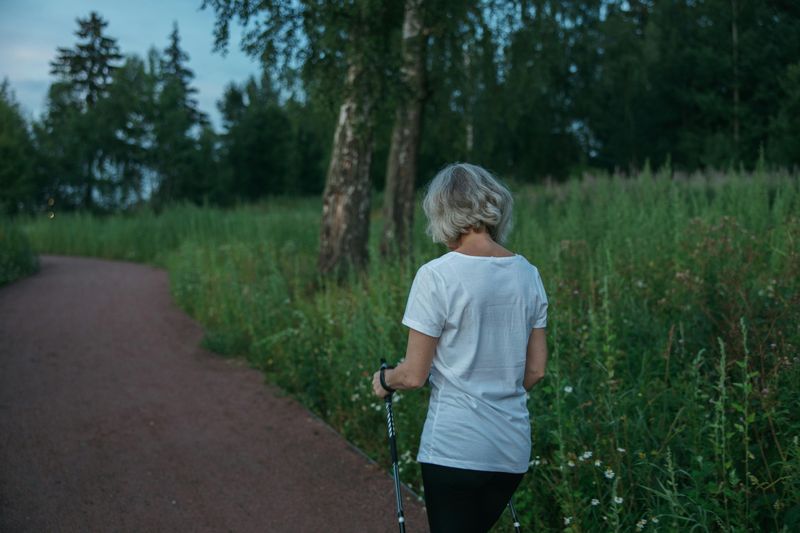 10 daily routines of people who age well