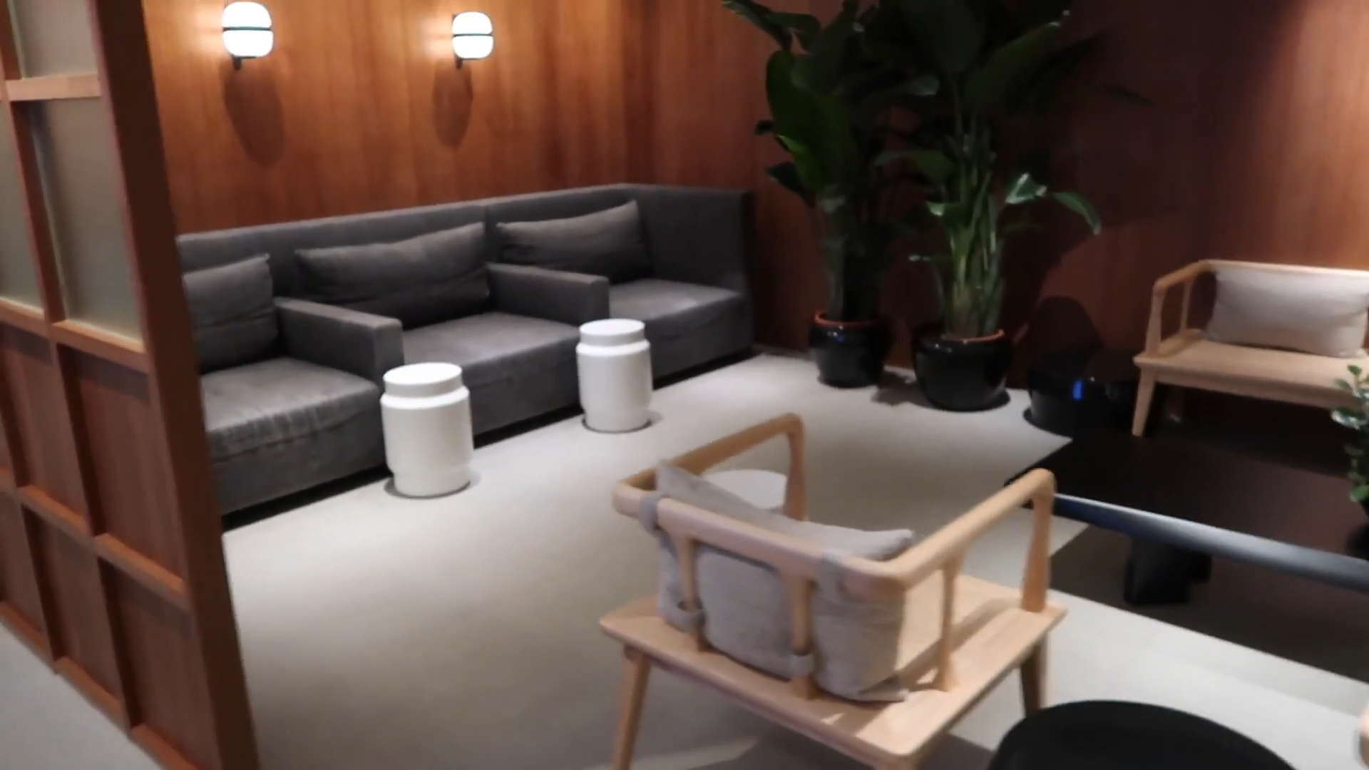 Why this Hong Kong lounge is loved by elites - and criticized by ...