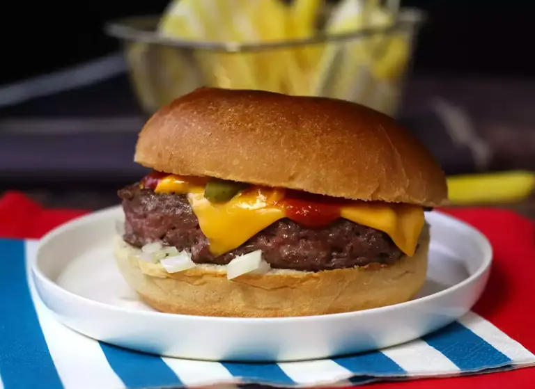 Cheeseburger, the famous burger everyone loves!
