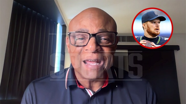 Warren Moon says he prefers Sam Darnold over Drake Maye in Super Bowl ...