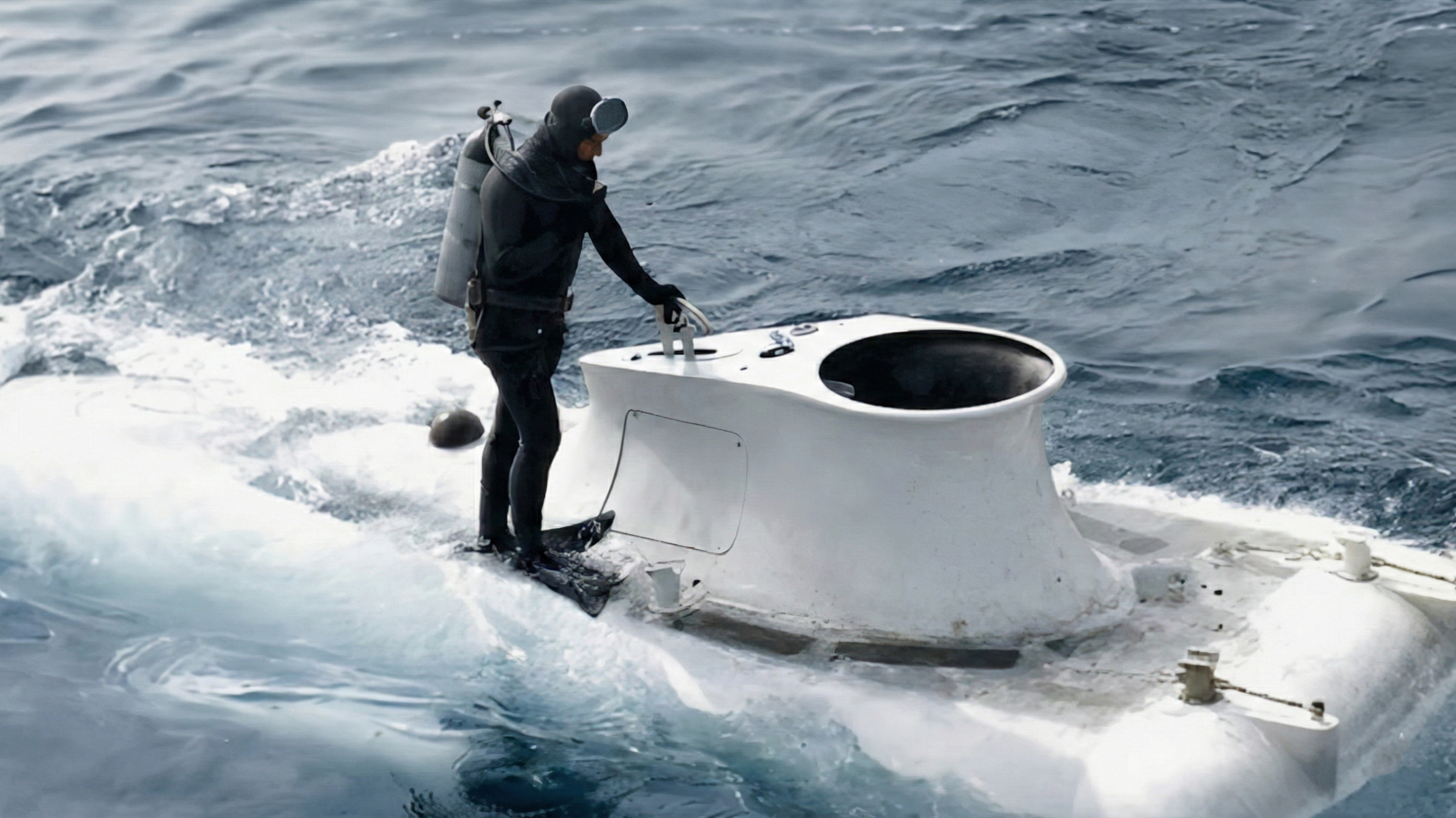 This submarine dropped to the ocean floor – and rescue took 76 hours