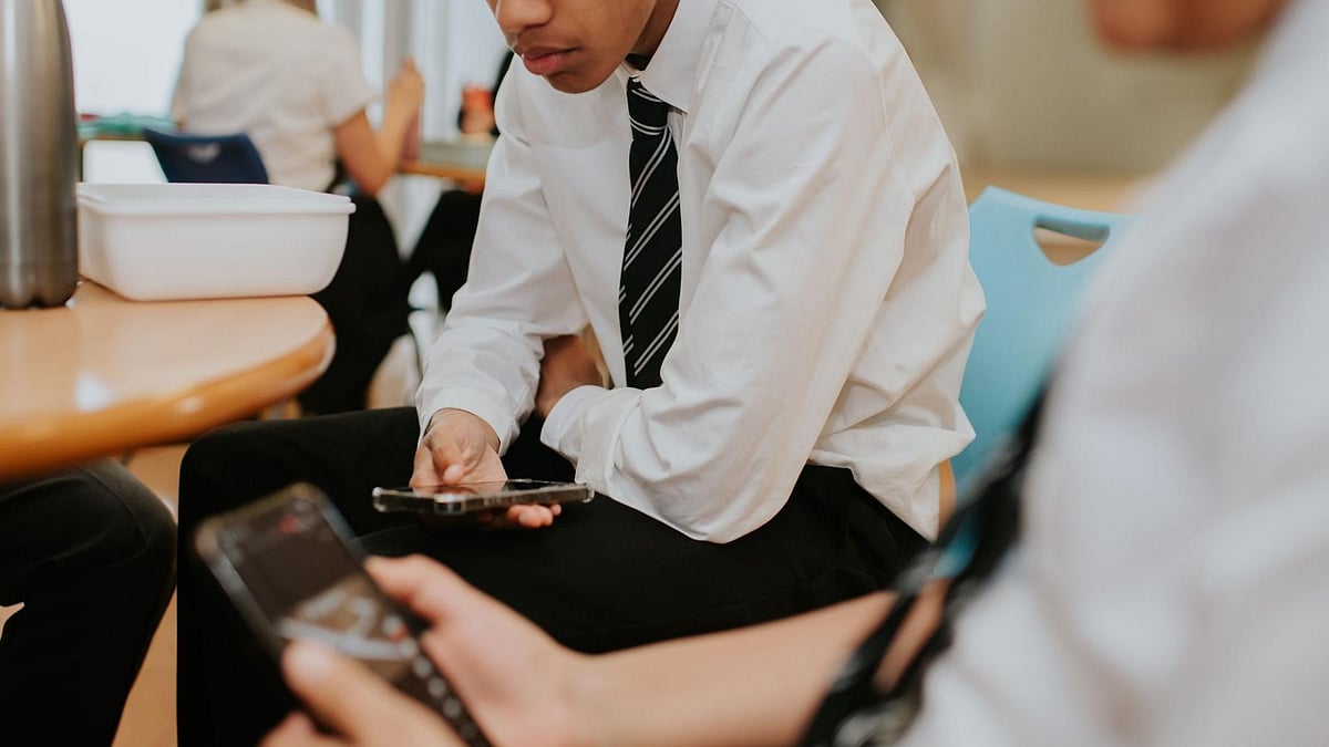 Class X Marathi paper video: Probe absolves students seen in viral clip ...