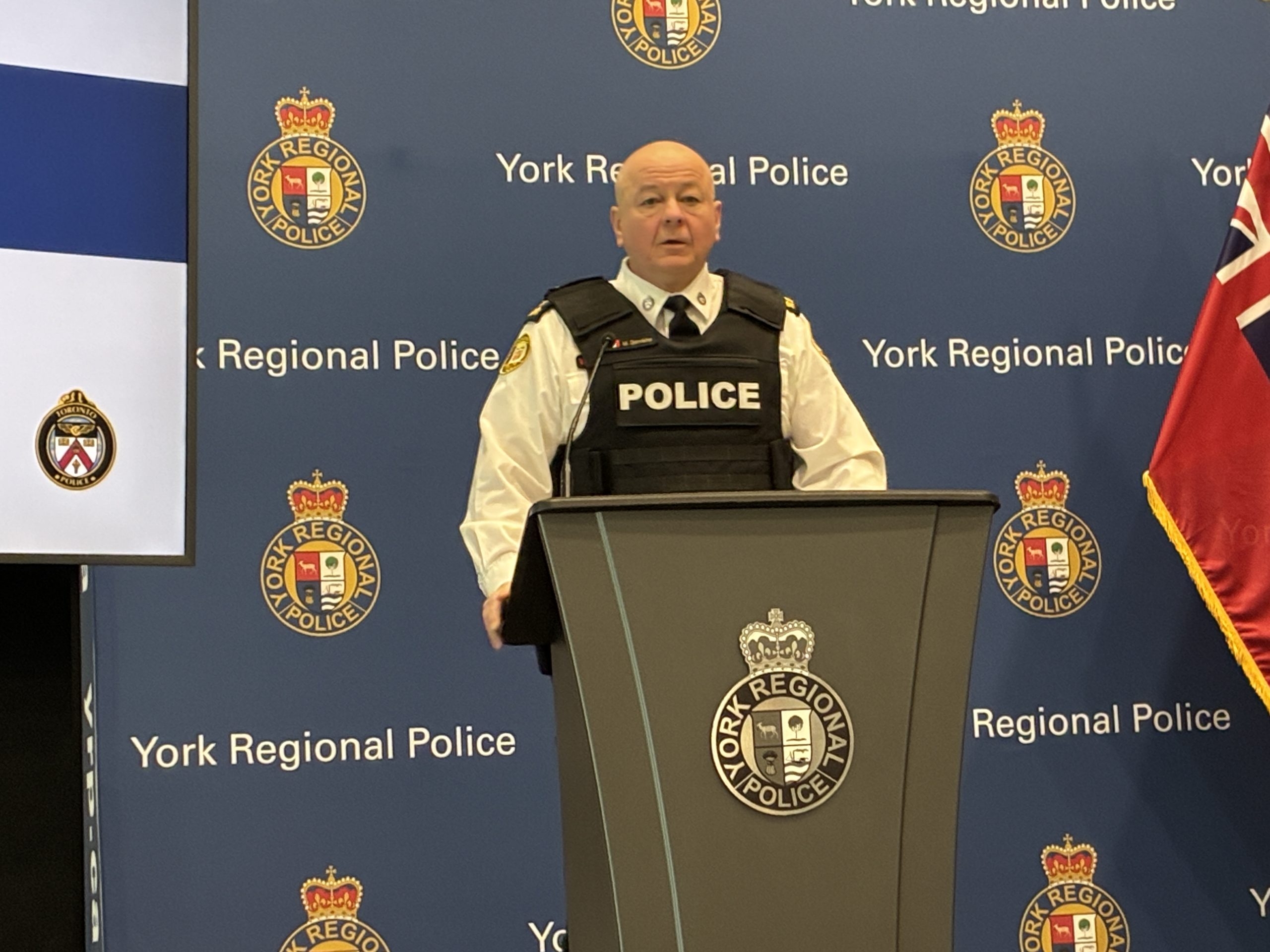 7 Toronto police officers, one retiree charged in corruption probe