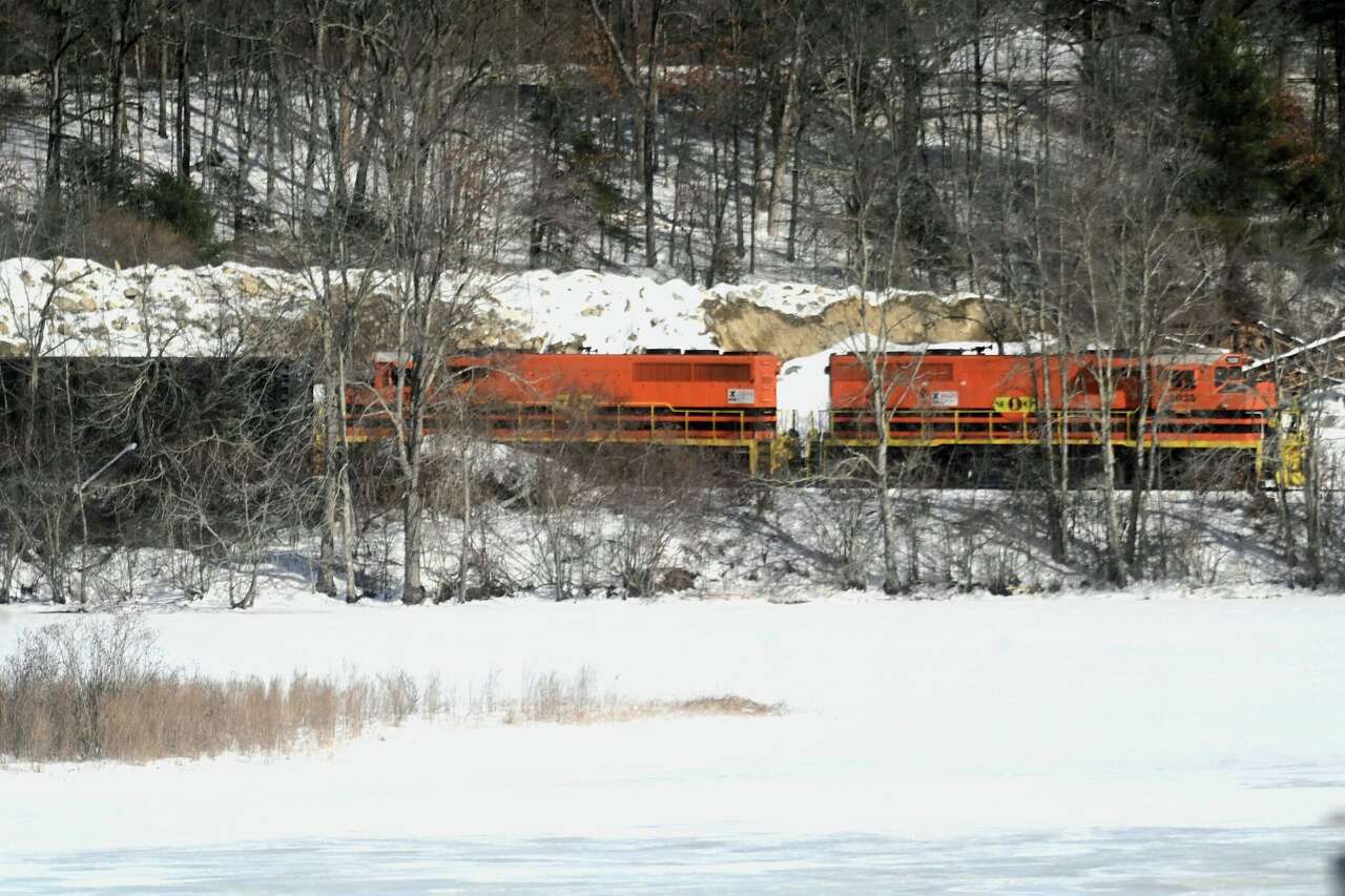 Connecticut train derails in Mansfield, carrying flammable gas: Live ...