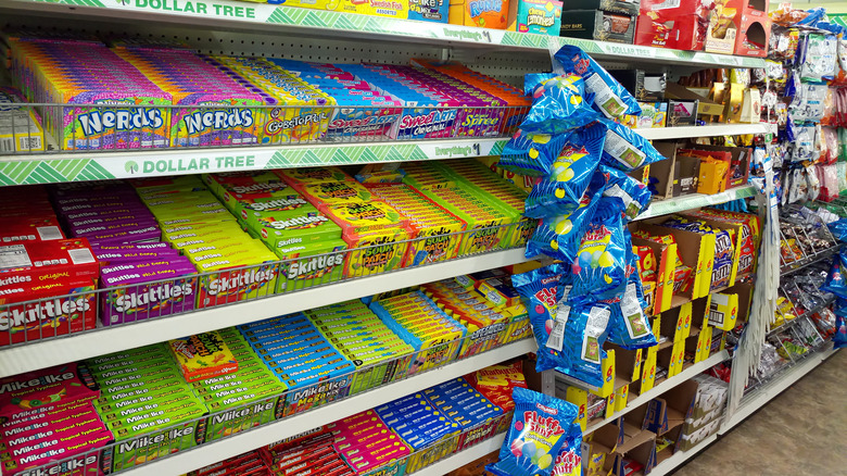 7 reasons dollar stores can sell food for really low prices