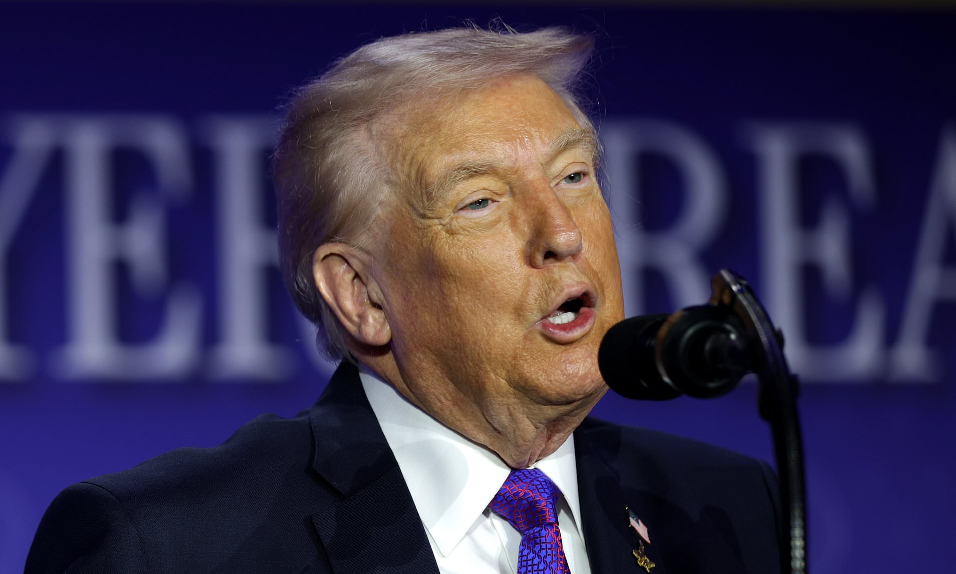 Trump seemingly backs Starmer's Chagos Island deal and dubs it the ...